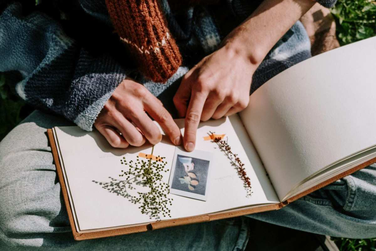 How to Create a Scrapbook Journal: 20 Tips for Journaling Beginners